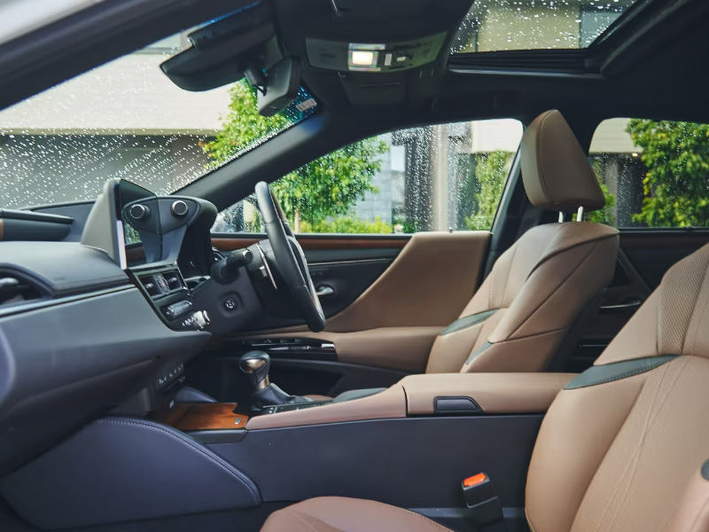 Lexus ES Airport Transfer Melbourne with Meet & Greet